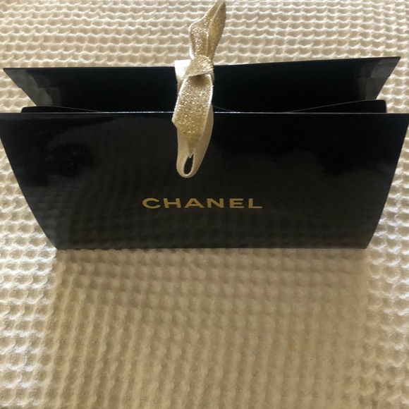 CHANEL | Design | Chanel Luxury Paper Purse Gift Box Wgold Tie ...